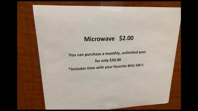 Pay-per-use sign for microwave at US hospital sparks debate on Reddit