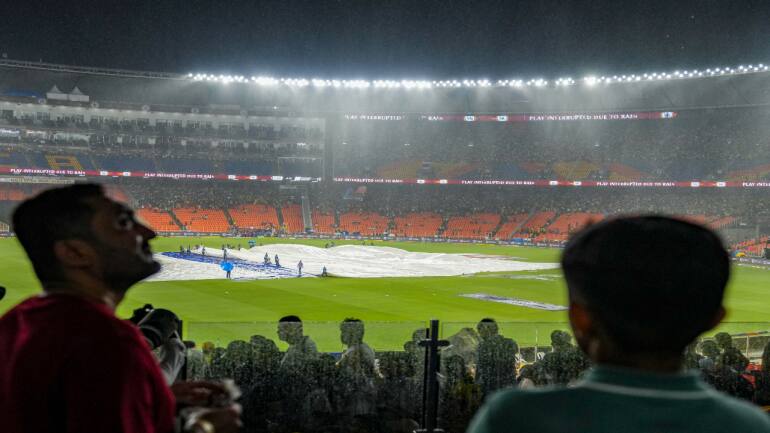 IPL final 2023: Rain halts Chennai Super Kings' chase against Gujarat ...