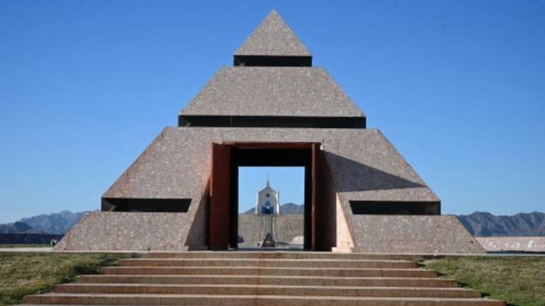 Journey to the centre of the world (Hint: it's in California)