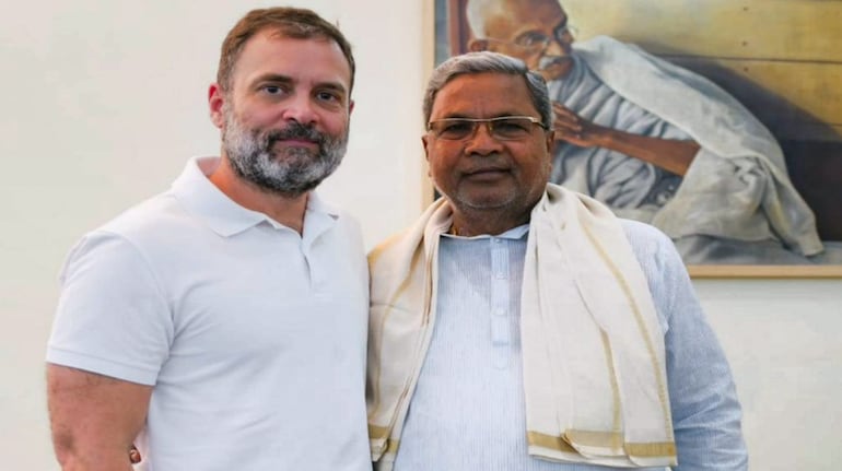 Day after resigning as Karnataka CM, Siddaramaiah meets Rahul, Kharge ...