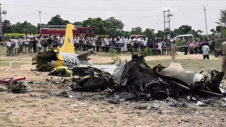 Indian Air Force's trainer aircraft crashes in Karnataka, pilots eject ...