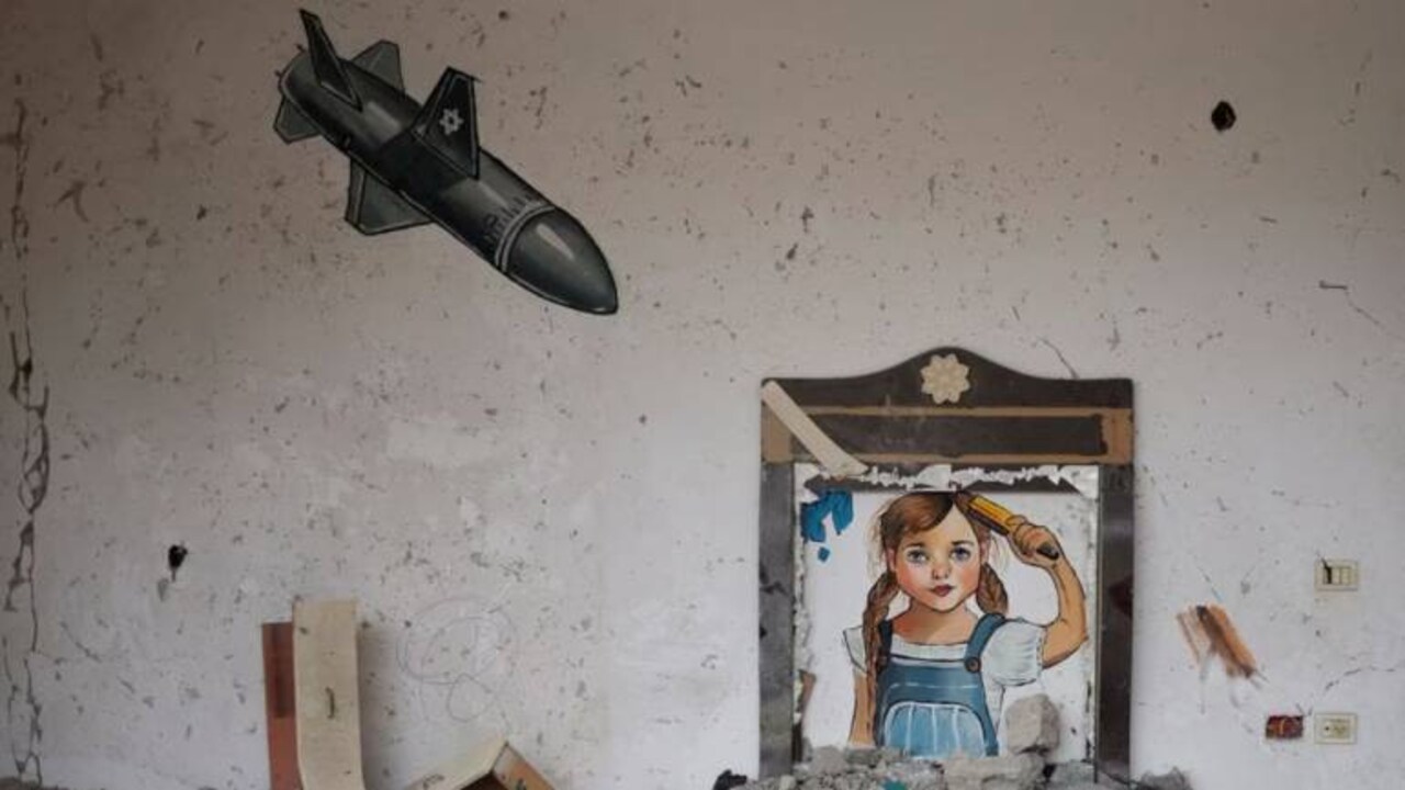 Gaza graffiti artists bedeck houses destroyed by Israel in war: See ...