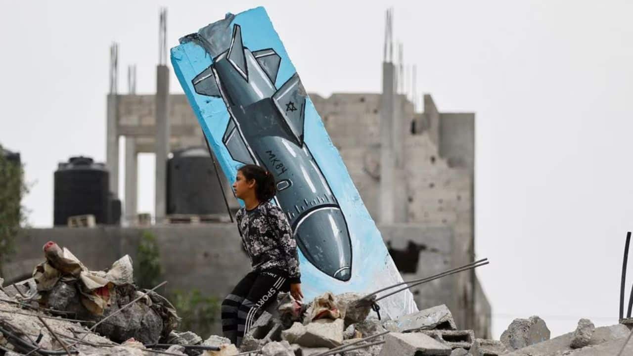 Gaza graffiti artists bedeck houses destroyed by Israel in war: See ...