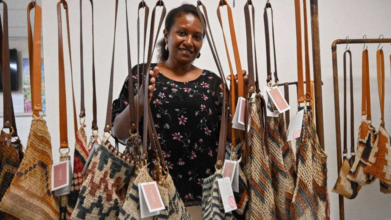 Papua New Guinea women weave their way to a living: See Pics ...