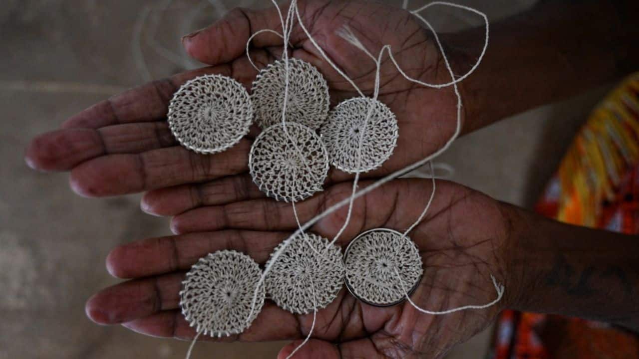 Papua New Guinea women weave their way to a living: See Pics ...