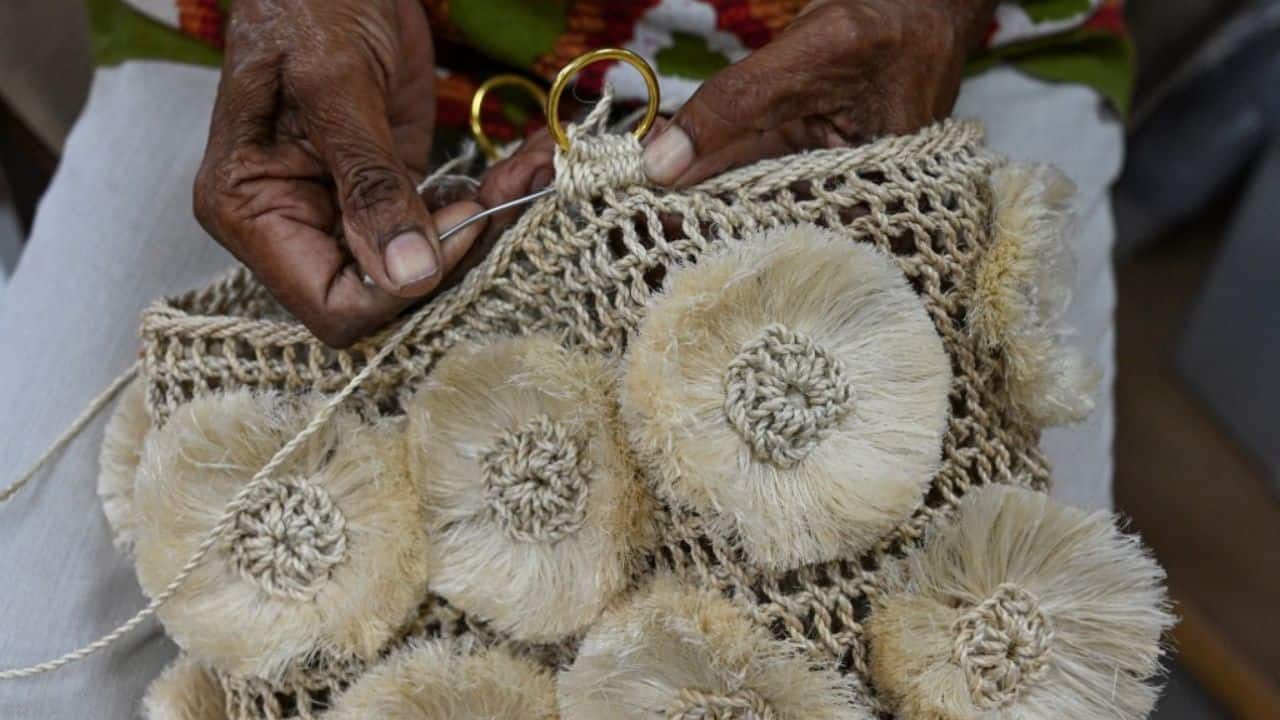 Papua New Guinea women weave their way to a living: See Pics ...