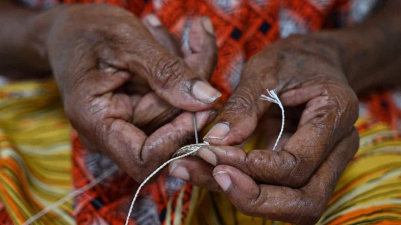Papua New Guinea women weave their way to a living: See Pics ...
