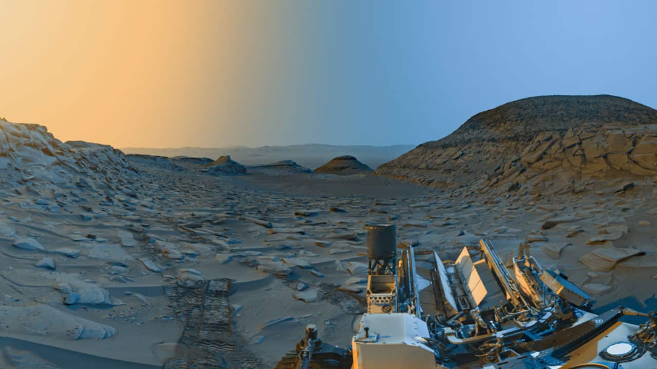 NASA posts stunning panoramic photographs of Mars