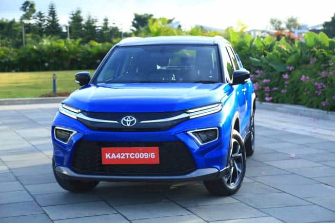 Japanese automakers bank on uptake of hybrid cars