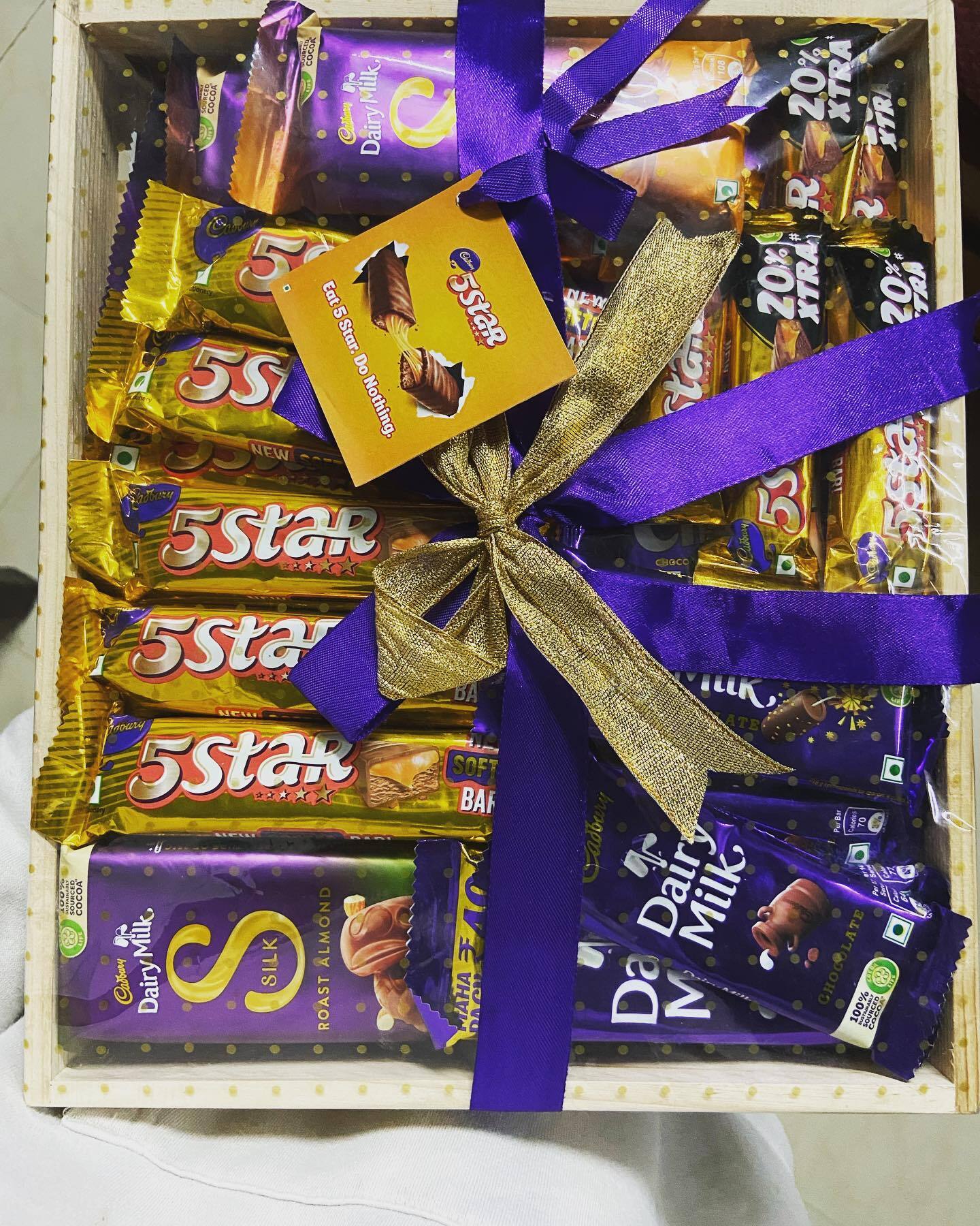 Zomato delivery man gives chocolates to customers on his birthday, gets ...