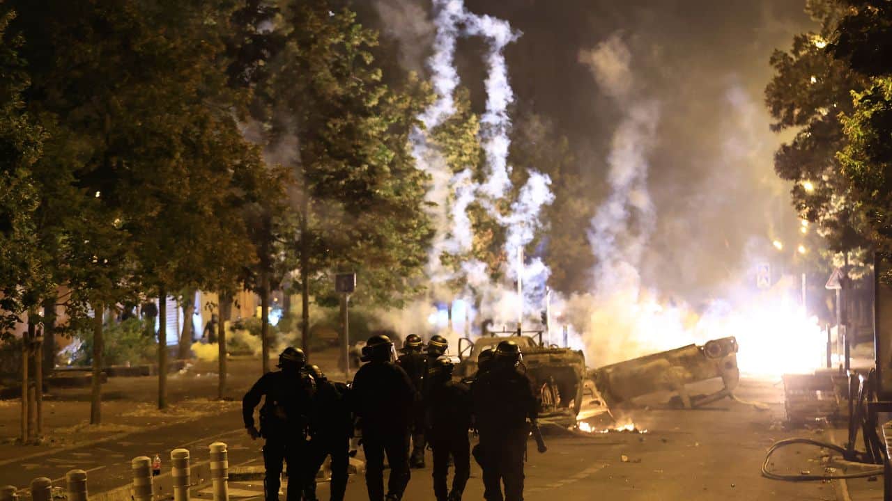 Thousands protest in France after police shoot 17-year old; In Pics ...