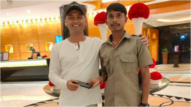 This Meru cab driver returned a lost phone to a passenger. See viral post