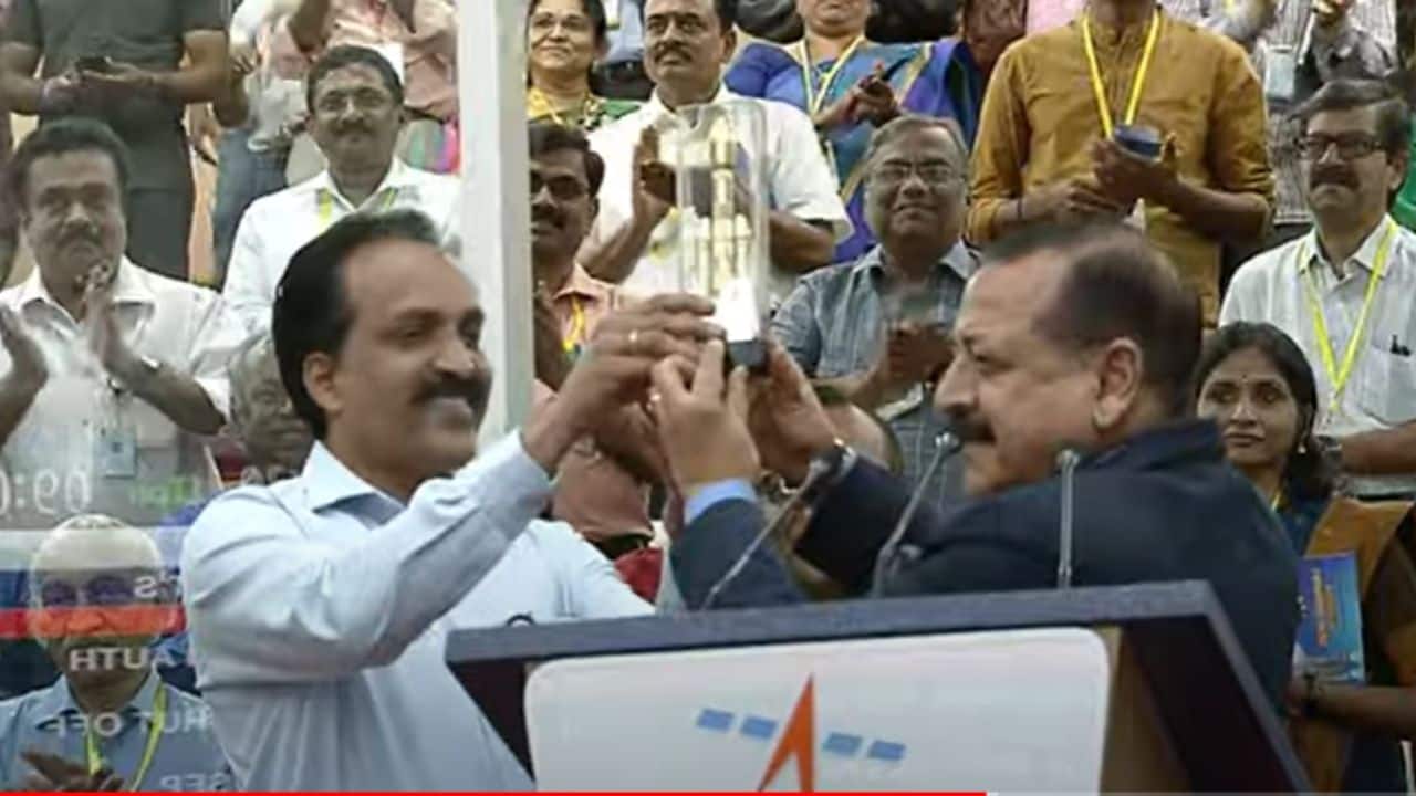 In Pics: ISRO’s LVM3-M4 launches Chandrayaan 3 successfully into ...