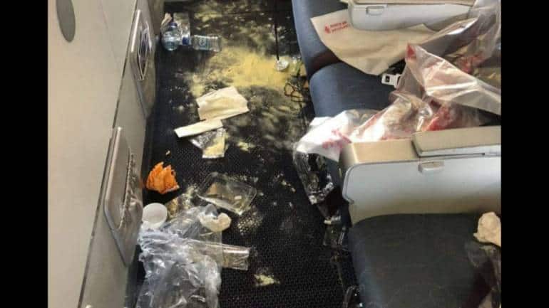 Flyers criticised for leaving garbage in aisle, trashing plane: 'Put ...
