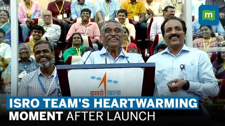 ISRO Chief & Chandrayaan-3 Mission Director Share A Heartwarming Moment ...