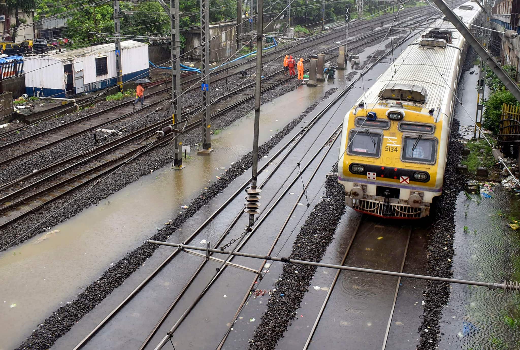In Pics | Mumbai on yellow alert, schools shut in Thane on July 28 ...