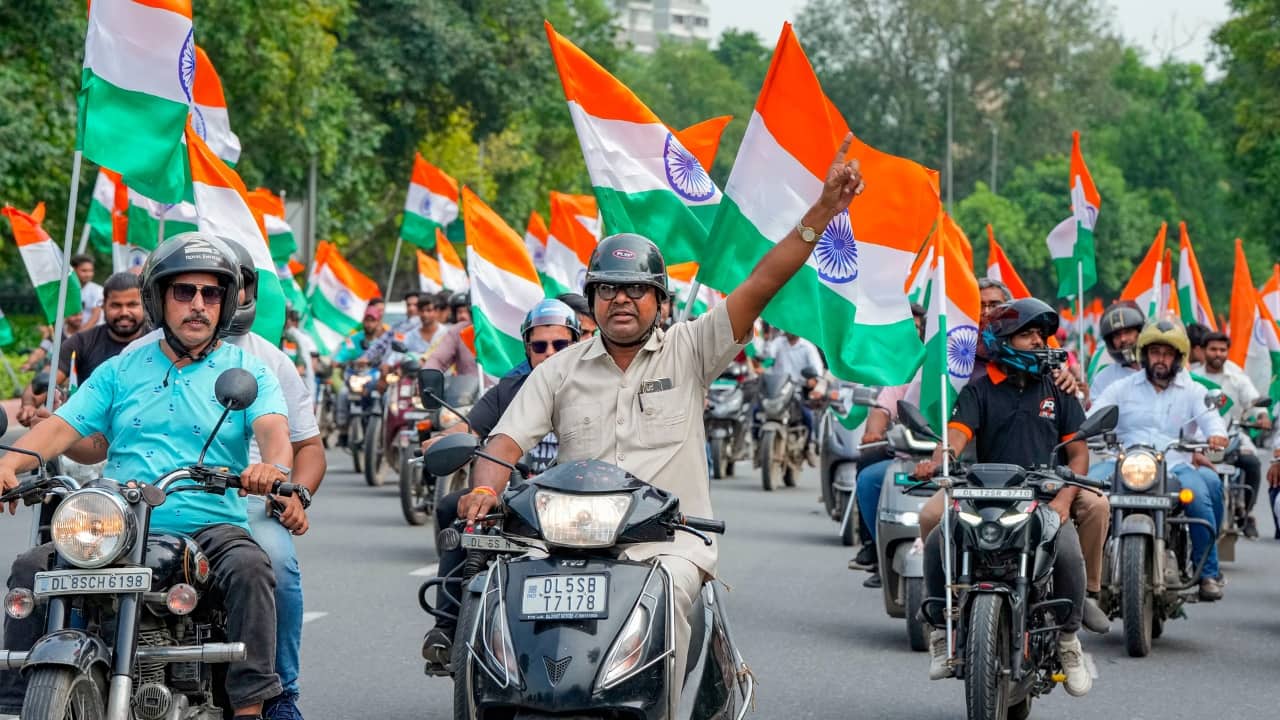 Independence Day 2023: VP Jagdeep Dhankhar flags off 'Har Ghar Tiranga ...