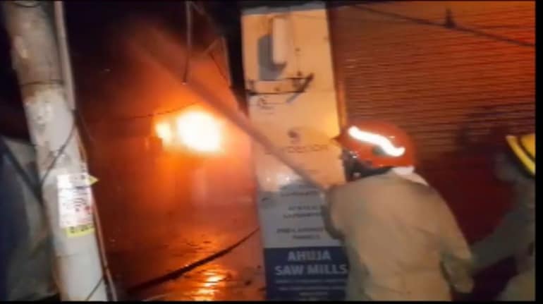 Fire breaks out in 24-storey building in Mumbai, 11 suffer from suffocation