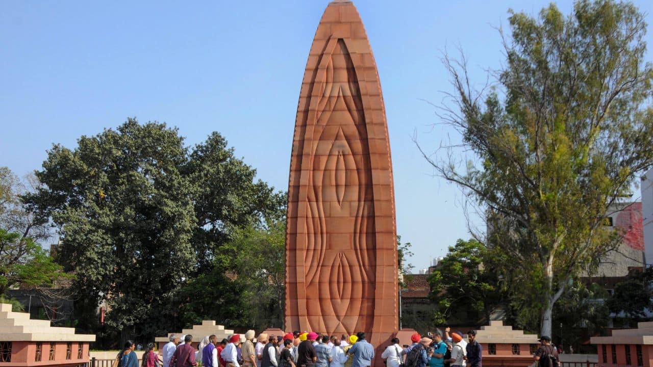 Celebrate Independence Day: Iconic Places to Visit | Moneycontrol News