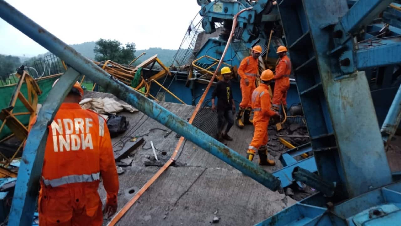 Building collapses in Navi Mumbai's Belapur; 2 rescued, search on for 1 ...