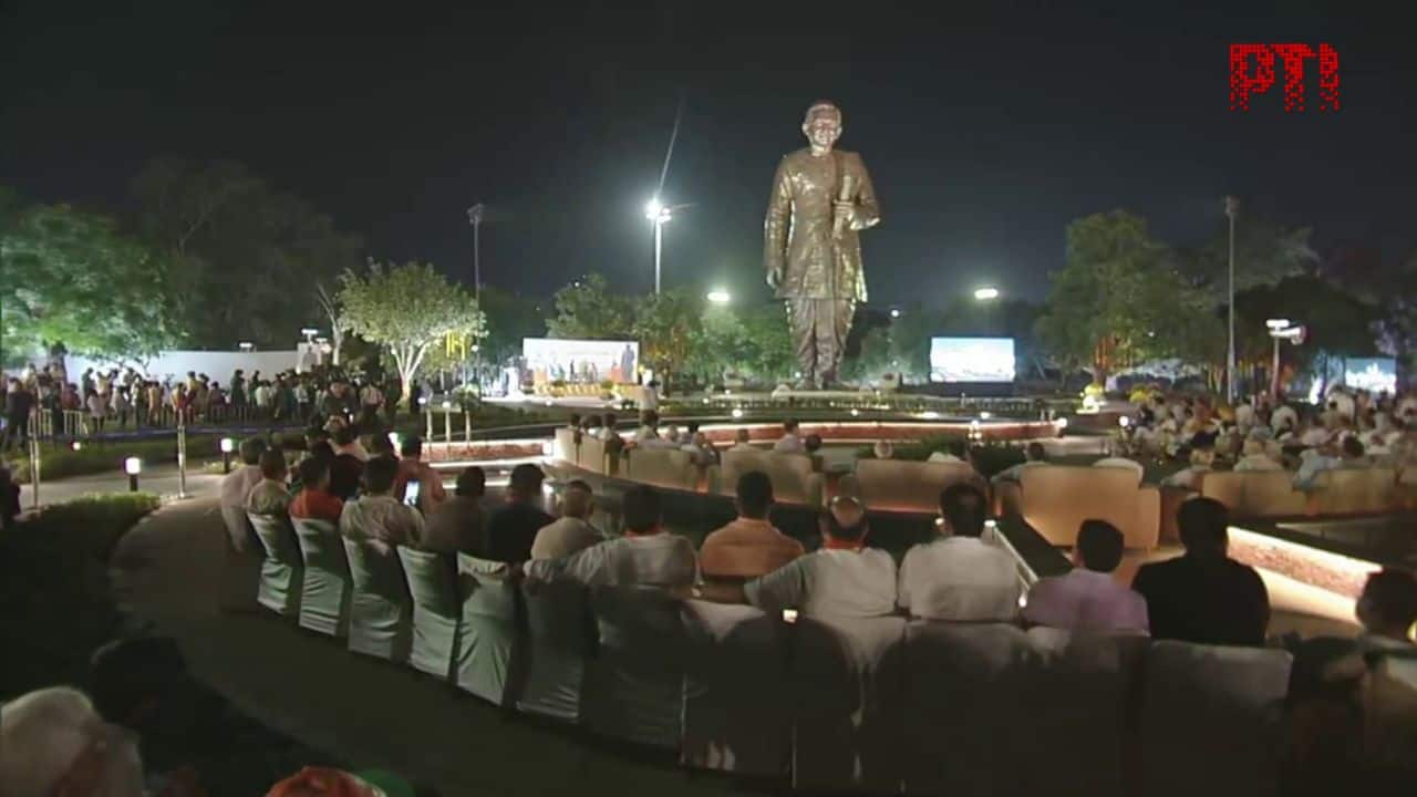 PM Modi unveils 72-ft tall Deendayal Upadhyaya statue opposite BJP's ...