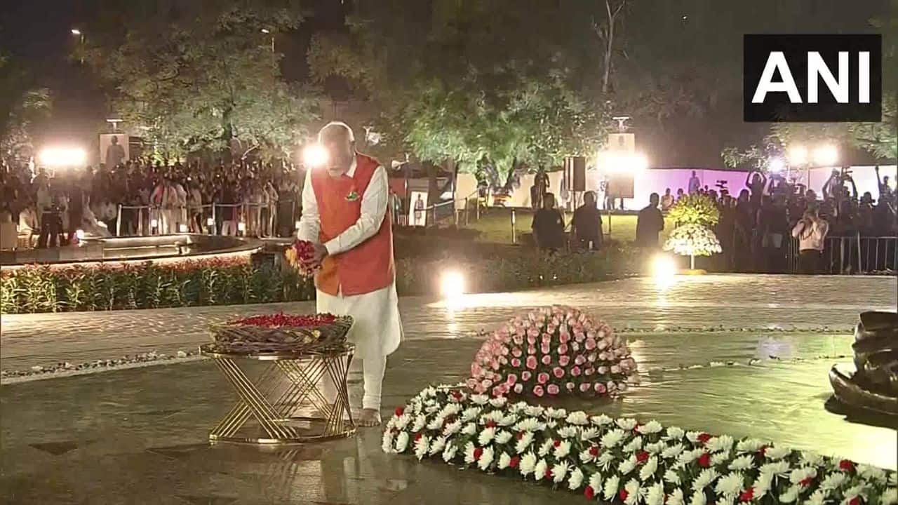 PM Modi unveils 72-ft tall Deendayal Upadhyaya statue opposite BJP's ...