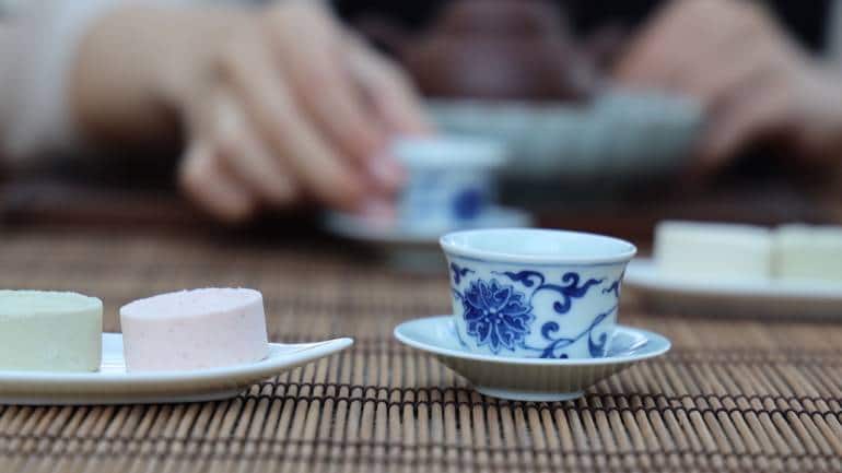 5 amazing benefits of using dark tea for your skincare routine