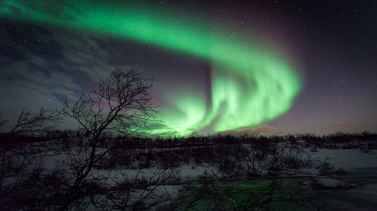 Global aurora alert issued after powerful G4 solar storm hits Earth ...