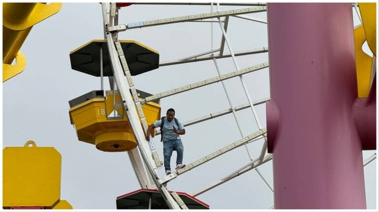 Man climbs iconic Ferris wheel in US, claims to have a bomb. Viral video