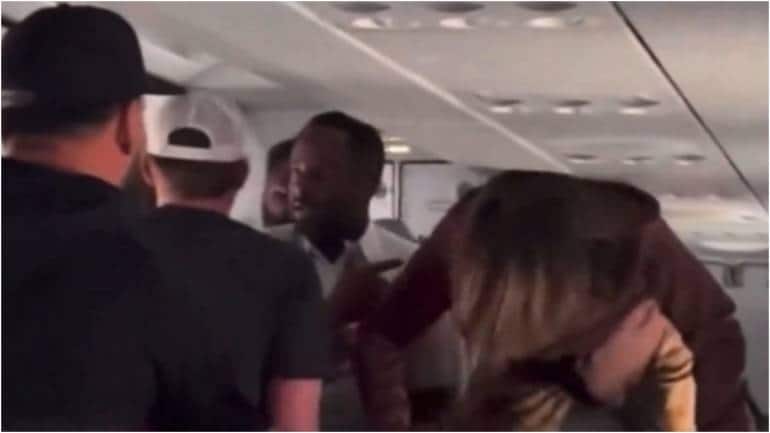 Video shows woman screaming, climbing seats aboard flight, passenger ...