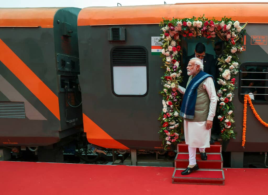 In Pics: PM Modi inaugurates revamped Ayodhya railway station, flags ...