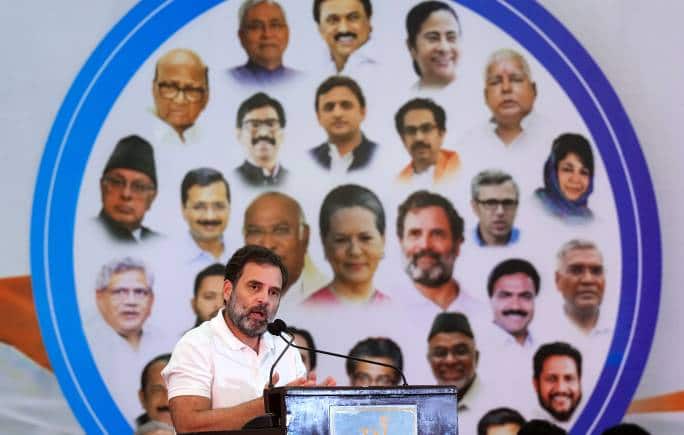 Congress' new National Alliance Committee holds its first meeting