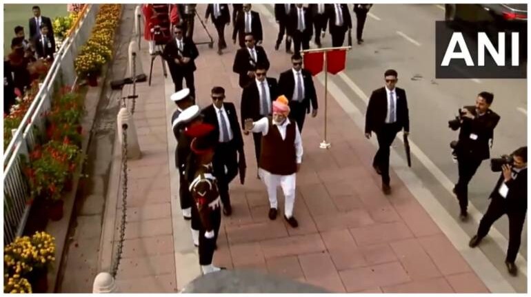 PM Modi walks down Kartavya Path in Delhi, waves at people after 75th ...