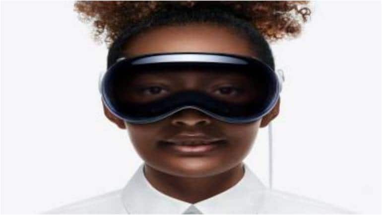 Man uses Apple Vision Pro onboard flight, shares 8-point experience ...