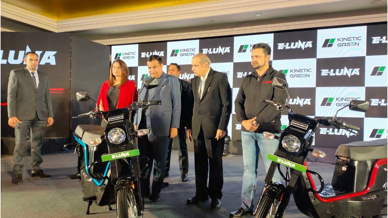 Take a look at Kinetic Green's e-Luna, launched at Rs 69,990 | Moneycontrol News