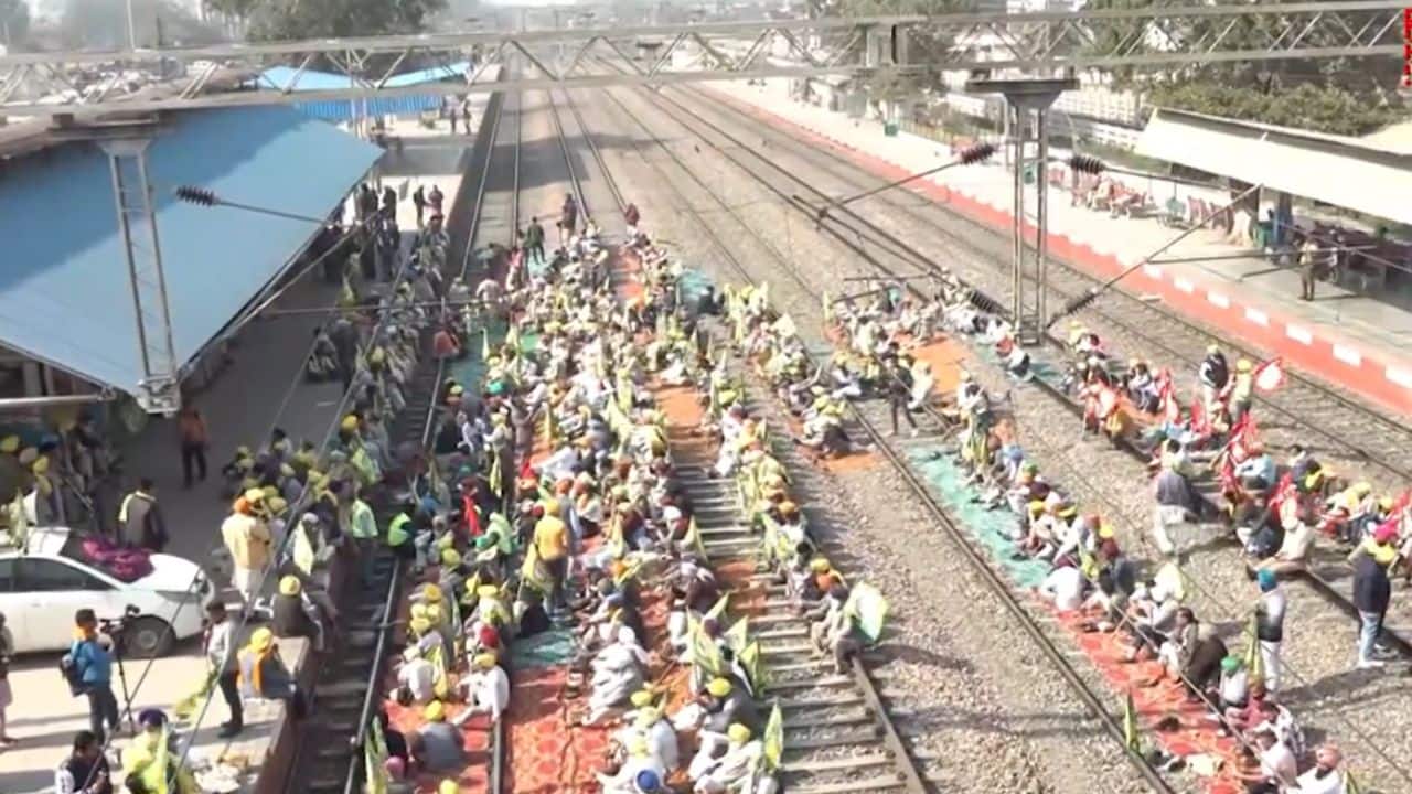 Farmers block railway tracks and toll plazas on Day 3 of ‘Delhi Chalo ...