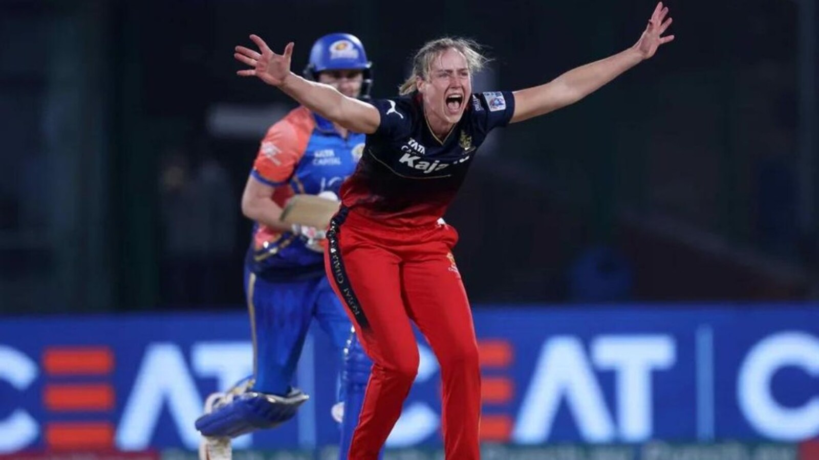 Ellyse Perry Bowling Picture Top 5 Best Bowling Figures In Women's