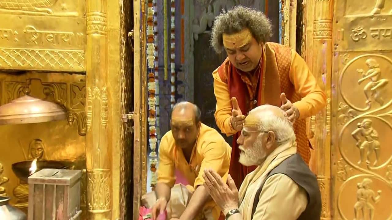 PM Modi receives warm welcome in Kashi: A glance at his visit to home ...