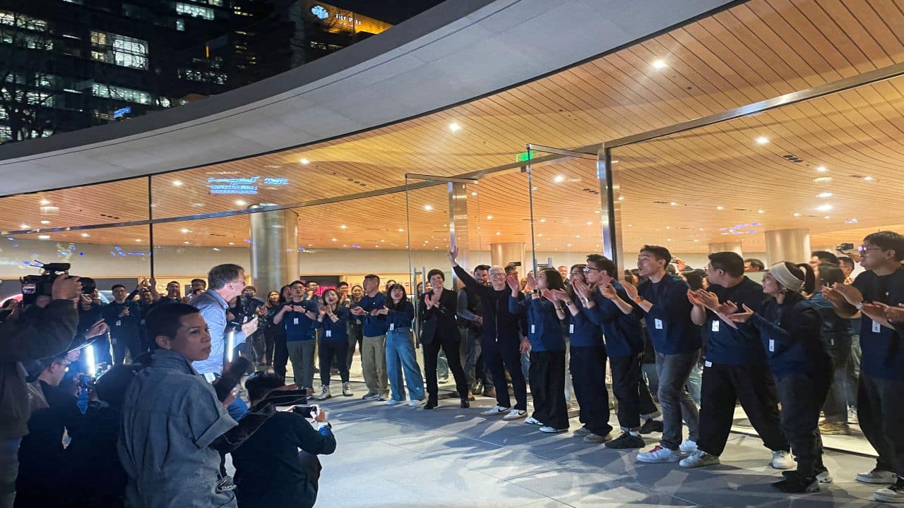 Apple's Tim Cook opens new store in Shanghai to large crowds as China ...