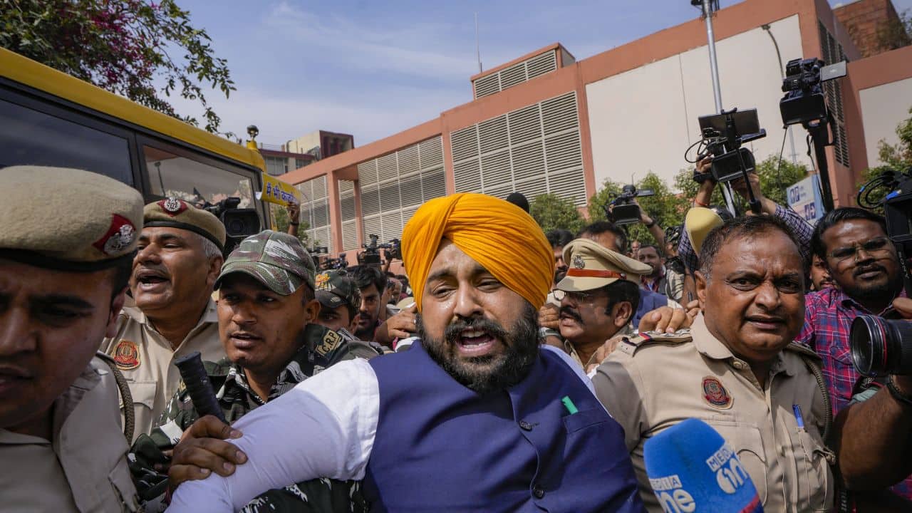 AAP protests Arvind Kejriwal's arrest, Harjot Singh Bains, Somnath ...