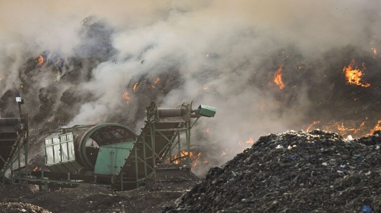 Ghazipur fire: Smoke still coming from landfill; residents complain of ...