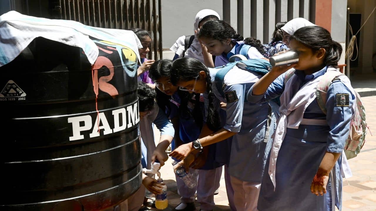 Schools closed, warnings issued as Asia swelters in extreme heatwave ...