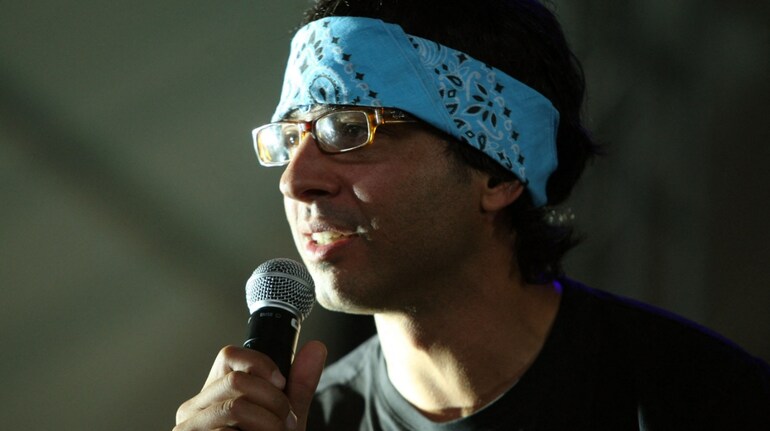 Indian-origin comedian asks mom and baby to leave show, sparks a row