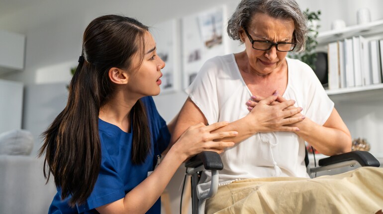 Chest pain and high blood pressure are signs that women have high ...