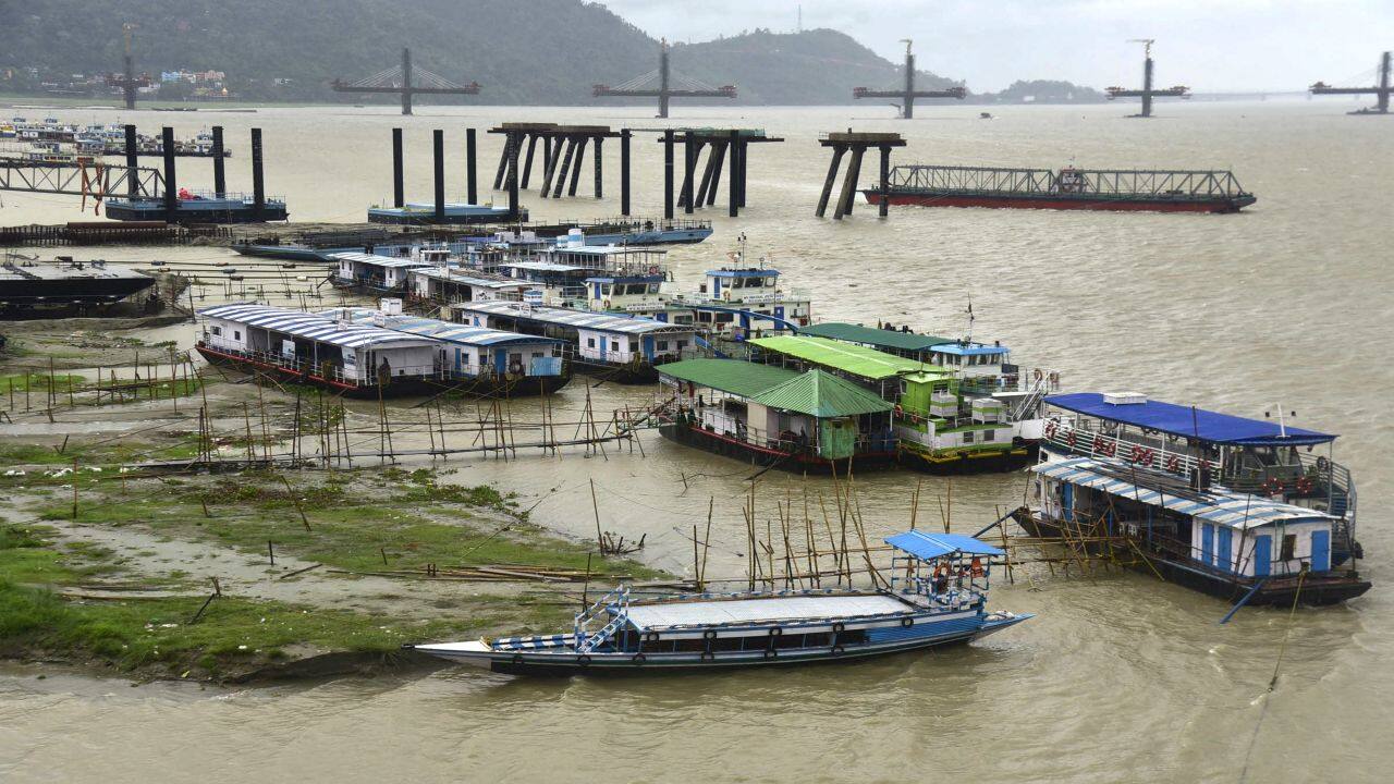 Cyclone Remal pounds India, Bangladesh: 16 dead, millions without power ...
