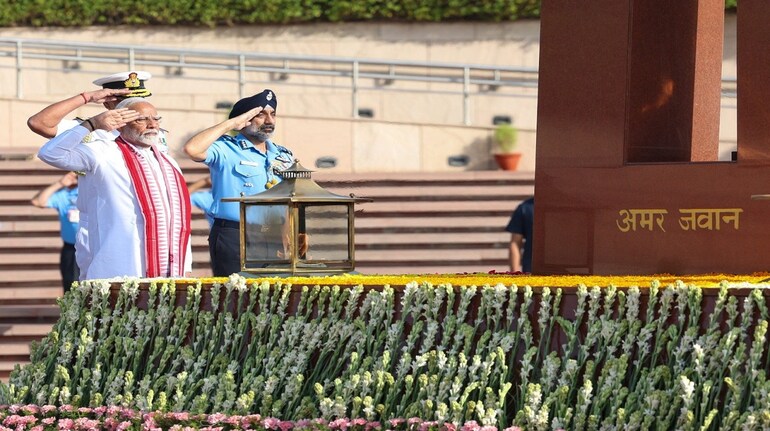 PM designate Narendra Modi pays tribute at Rajghat, Sadaiv Atal, War ...