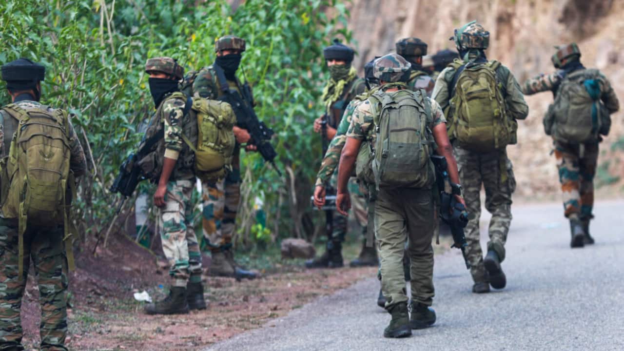 Top Army officer reviews 'hostile activities' along LoC in J-K’s Rajouri