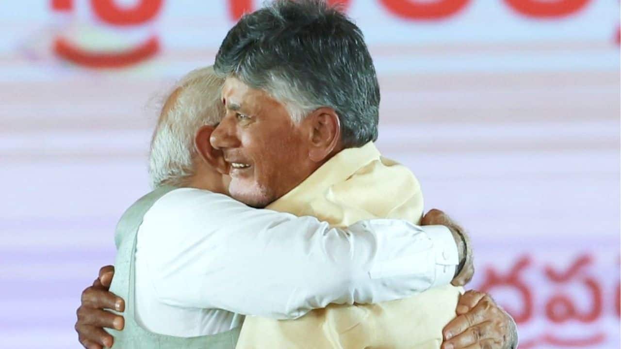 Chandrababu Naidu shares a special moment with PM Modi on stage after ...