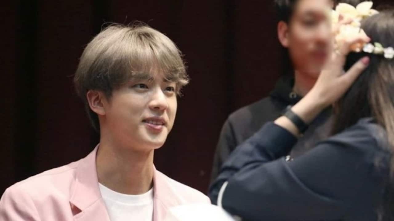 Bts Jin Found A Way To Make Armys Happy At Fansign Event Without