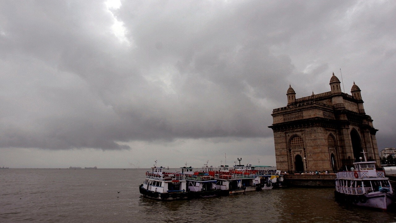 News Live: Light rain brings down pollution level in Mumbai ...
